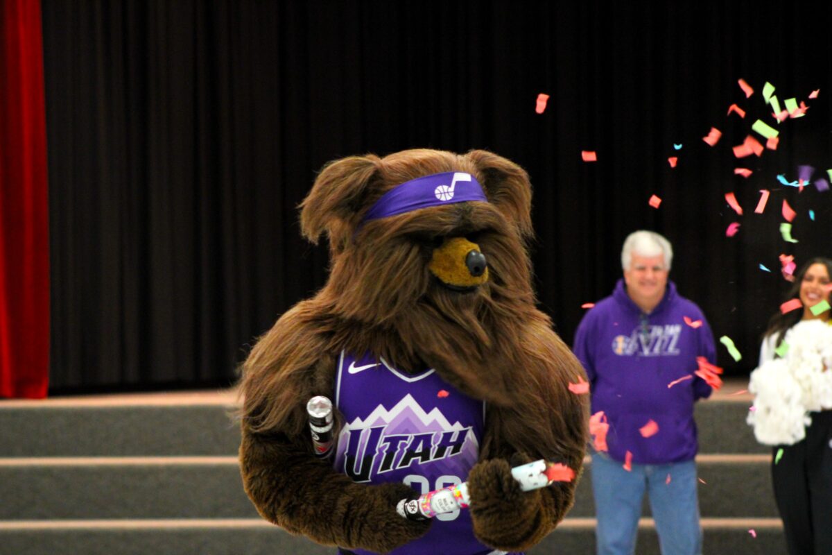 Orem teacher, ‘massive Jazz fan’ receives Most Valuable Educator award ...